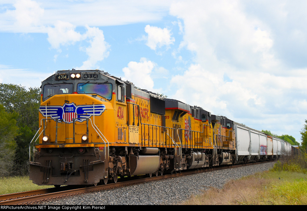 UP 4314 WB UP Glidden Sub